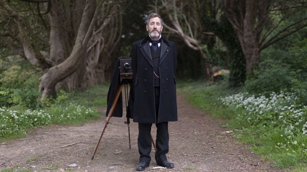 Dead Still ( Irlanda): la foto de familia con el cadáver de cuerpo ...